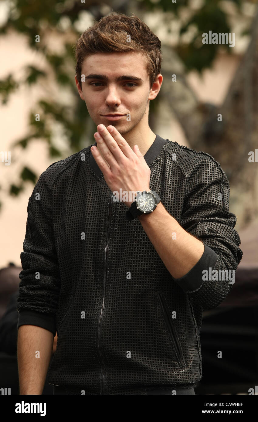 NATHAN SYKES THE WANTED. PERFORM FOR EXTRA TV LOS ANGELES CALIFORNIA ...