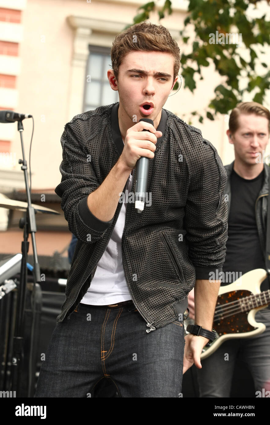 NATHAN SYKES THE WANTED. PERFORM FOR EXTRA TV LOS ANGELES CALIFORNIA ...