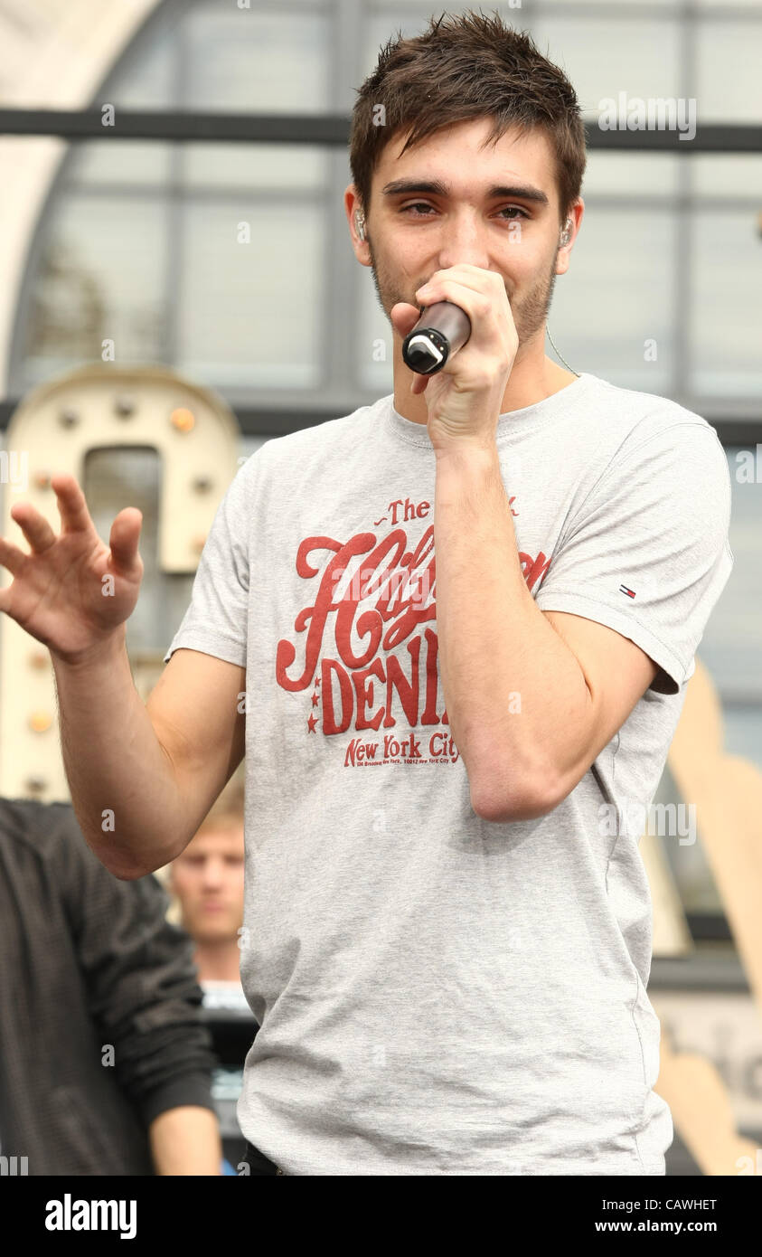 TOM PARKER THE WANTED. PERFORM FOR EXTRA TV LOS ANGELES CALIFORNIA USA ...