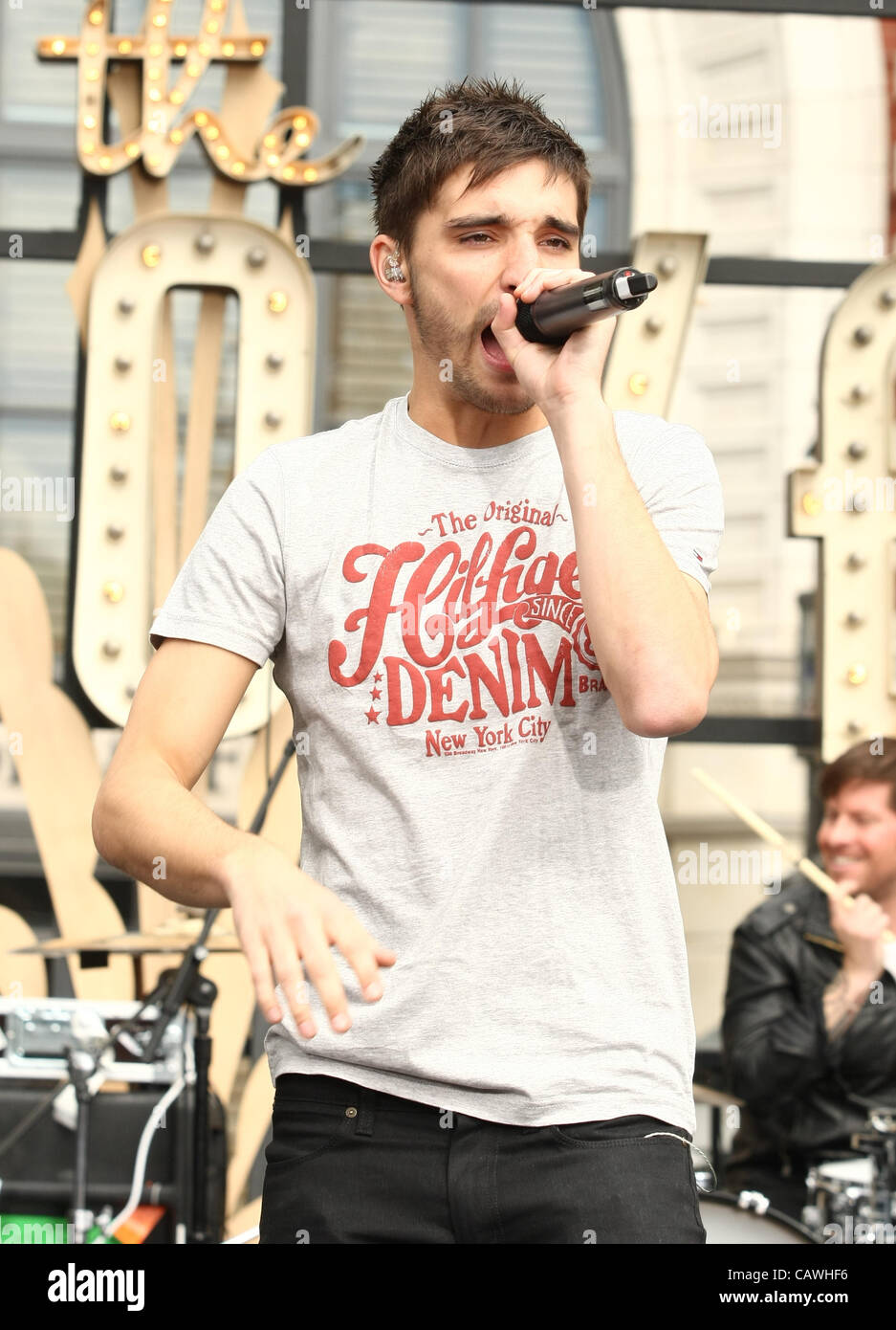 TOM PARKER THE WANTED. PERFORM FOR EXTRA TV LOS ANGELES CALIFORNIA USA ...