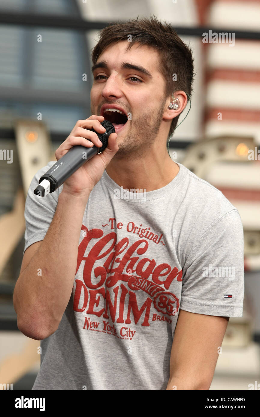 TOM PARKER THE WANTED. PERFORM FOR EXTRA TV LOS ANGELES CALIFORNIA USA ...