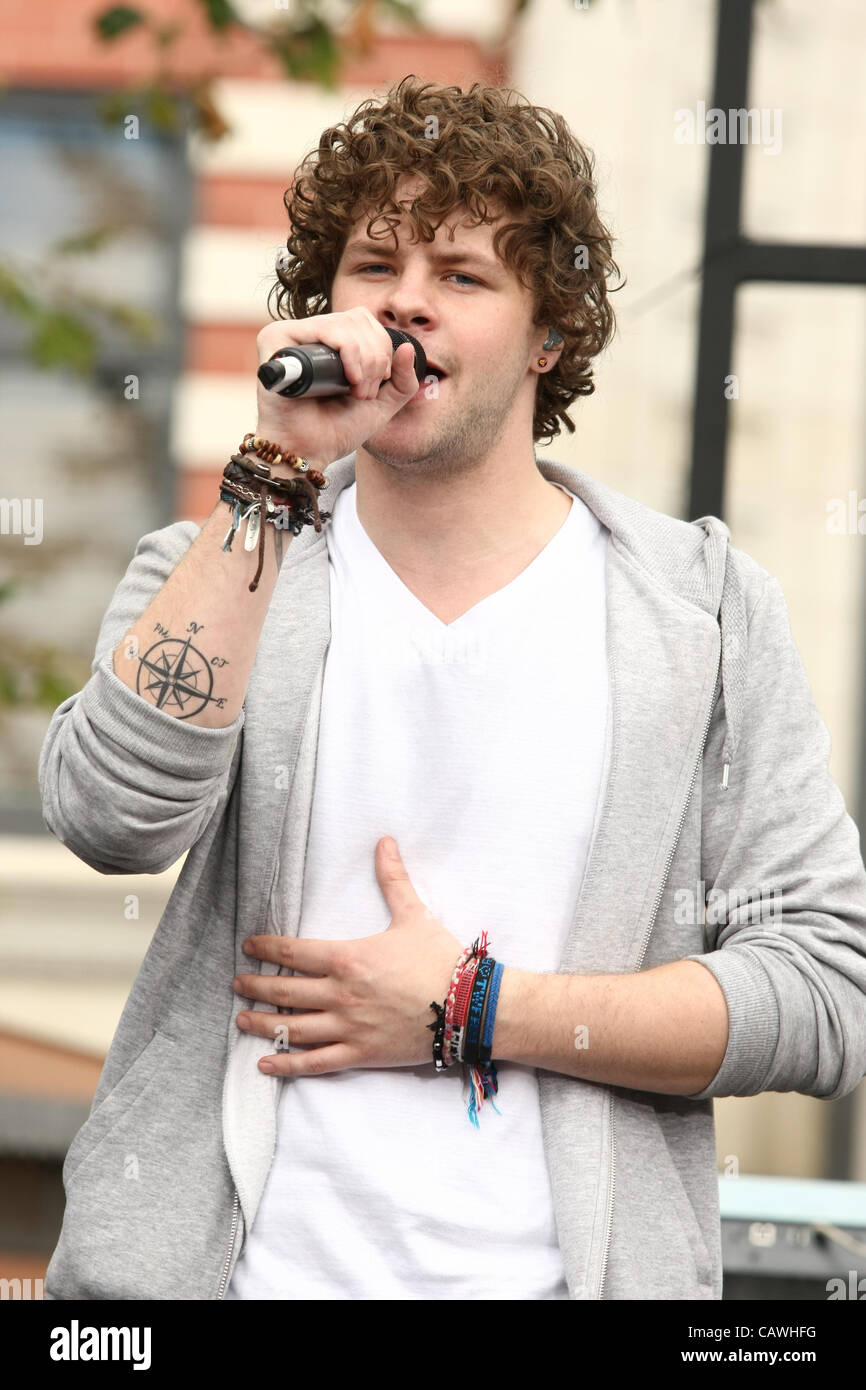 JAY MCGUINESS THE WANTED. PERFORM FOR EXTRA TV LOS ANGELES CALIFORNIA ...