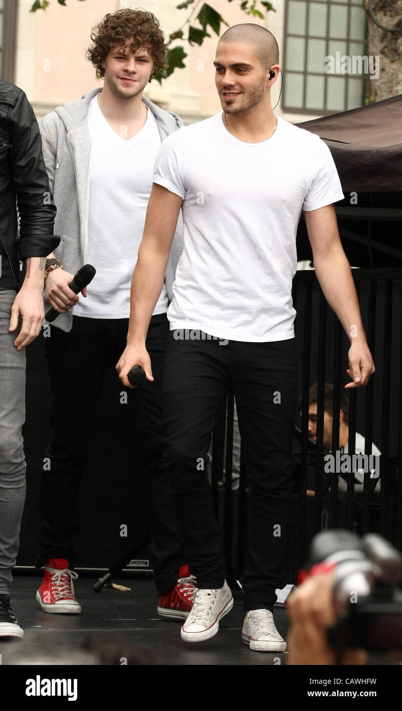 JAY MCGUINESS & MAX GEORGE THE WANTED. PERFORM FOR EXTRA TV LOS ANGELES ...