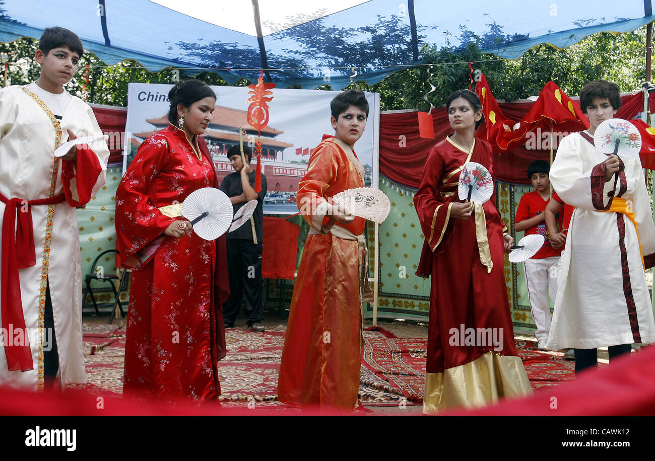 City school students perform tableau during cultural show held in ...