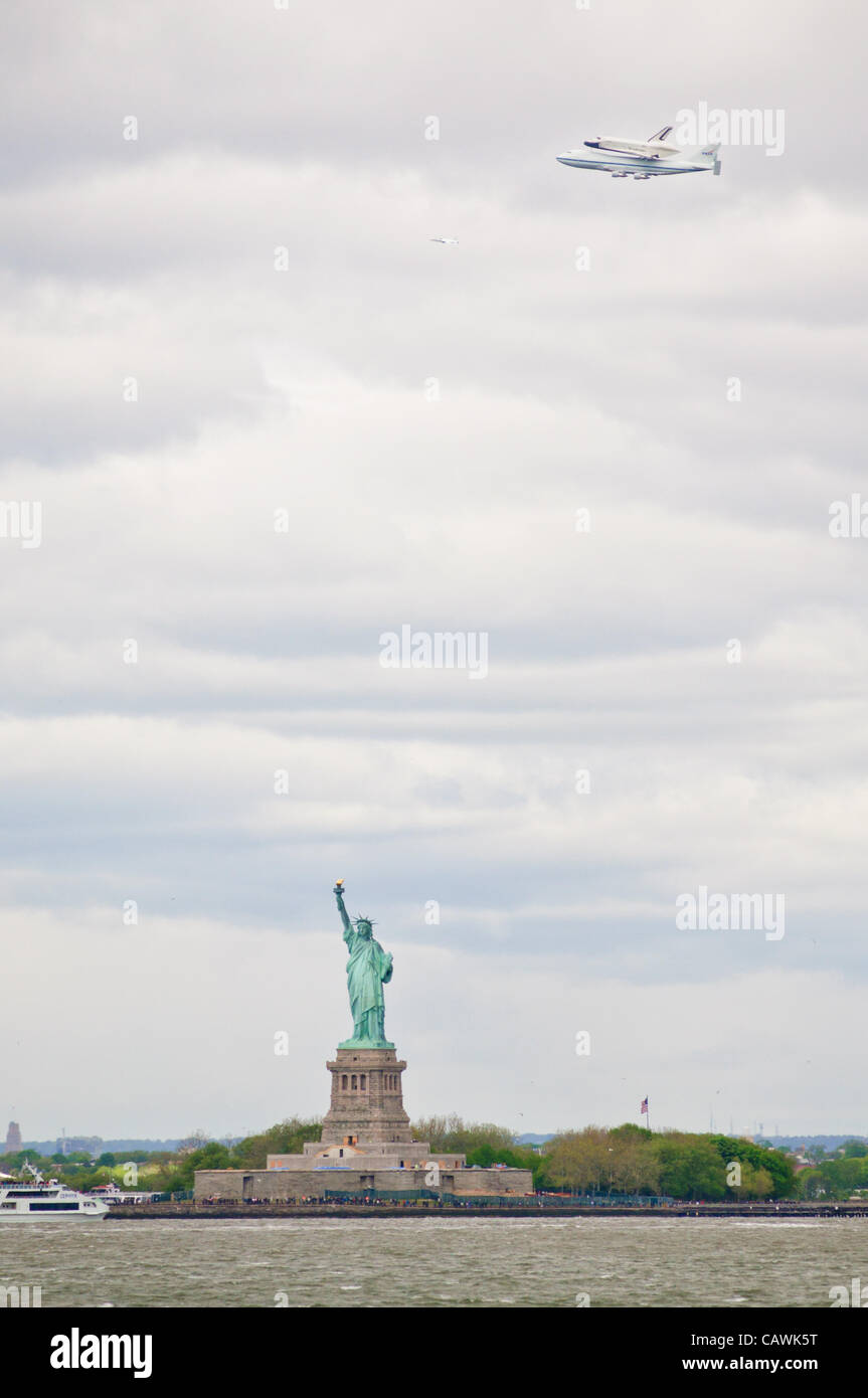 Space shuttle prototype "Enterprise"--atop the NASA 747 Shuttle Carrier ...