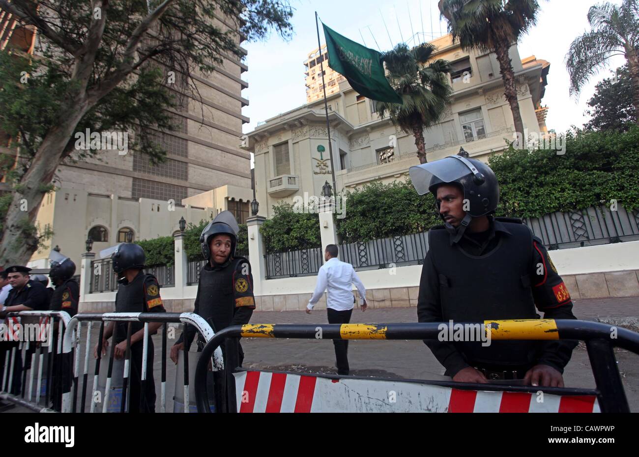 April 28, 2012 - Cairo, Cairo, Egypt - Egyptian security forces stand ...