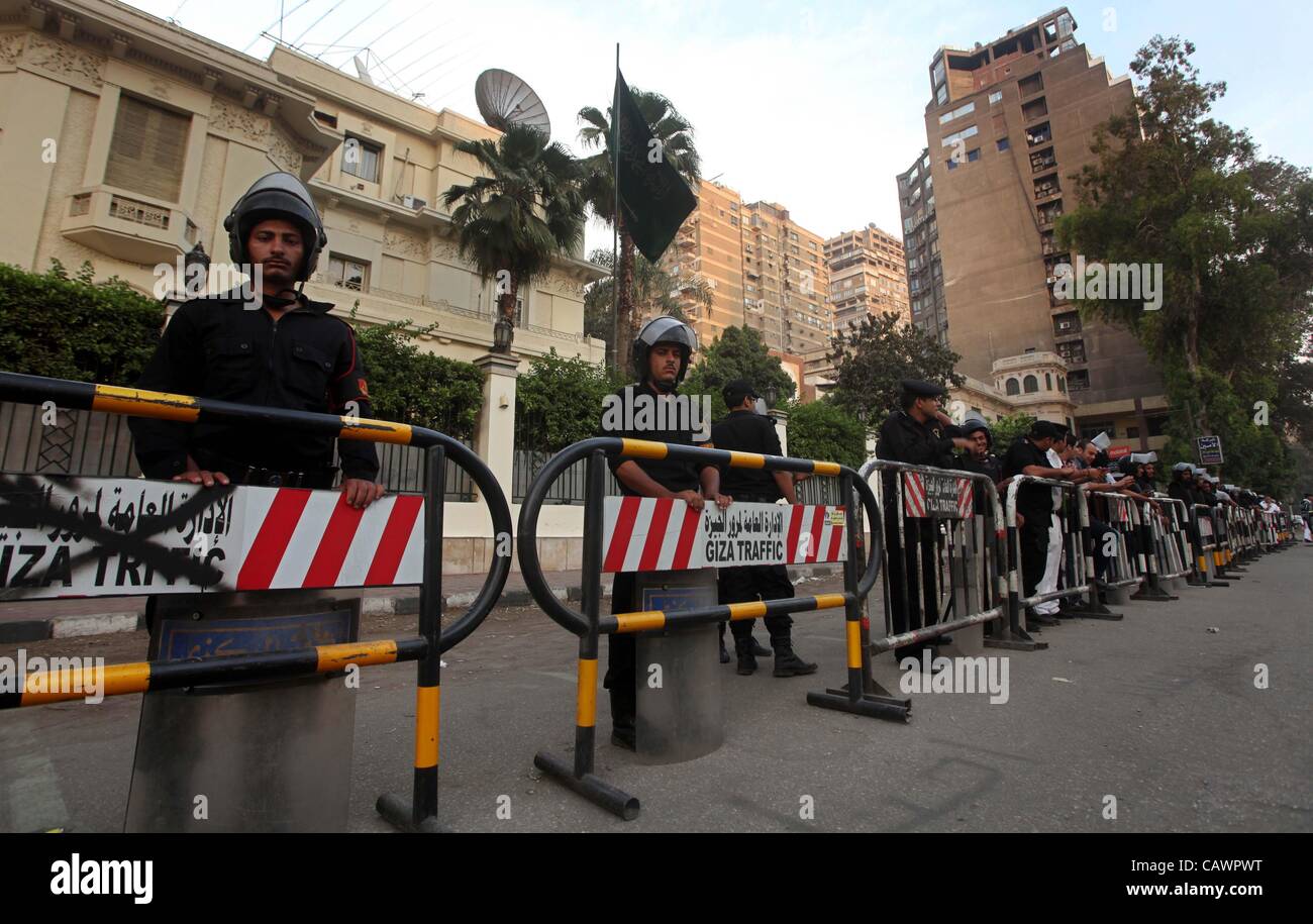 April 28, 2012 - Cairo, Cairo, Egypt - Egyptian security forces stand ...
