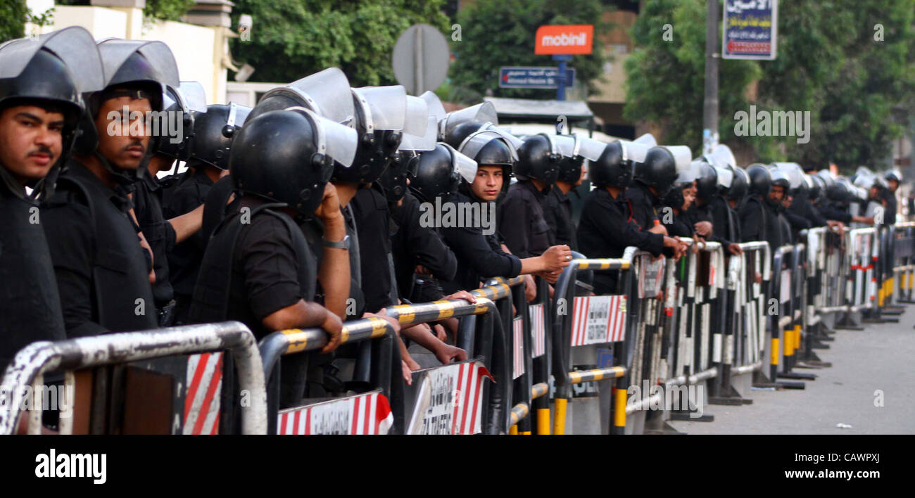 April 28, 2012 - Cairo, Cairo, Egypt - Egyptian security forces stand guard outside the Saudi ...