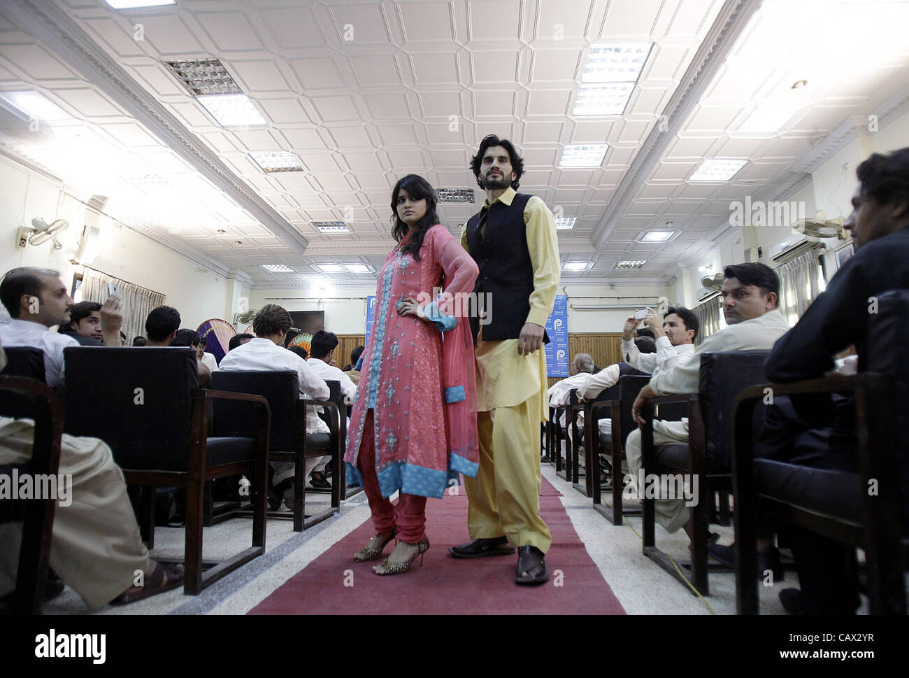 Fashion Ramp Show Stock Photos & Fashion Ramp Show Stock Images - Alamy