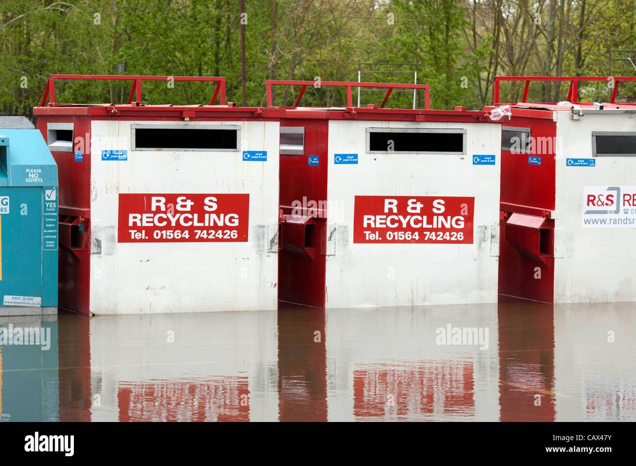 Recycling bins in rain hi-res stock photography and images - Alamy