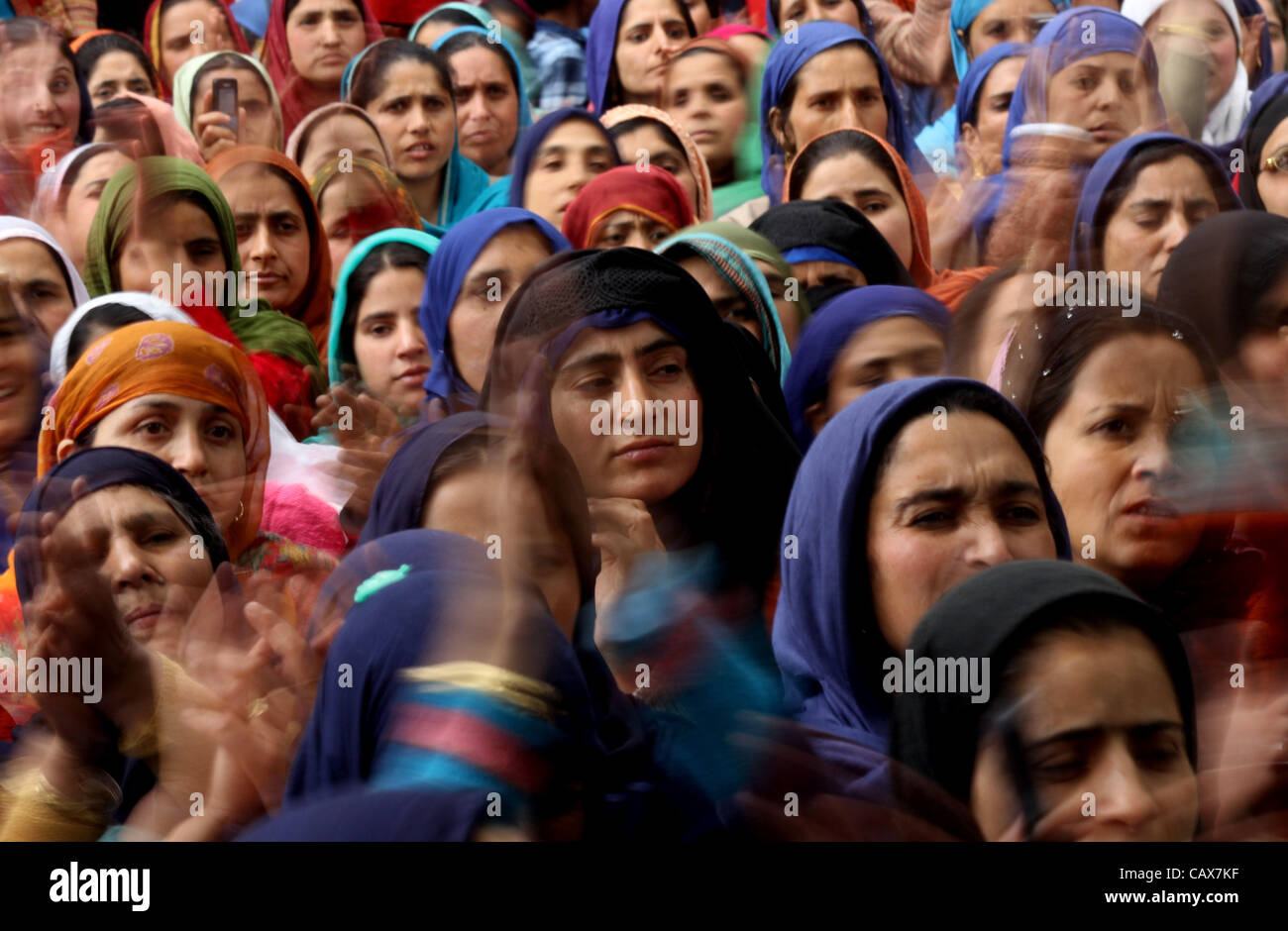 kashmiri muslim women Trade union workers take part during "World Day ...