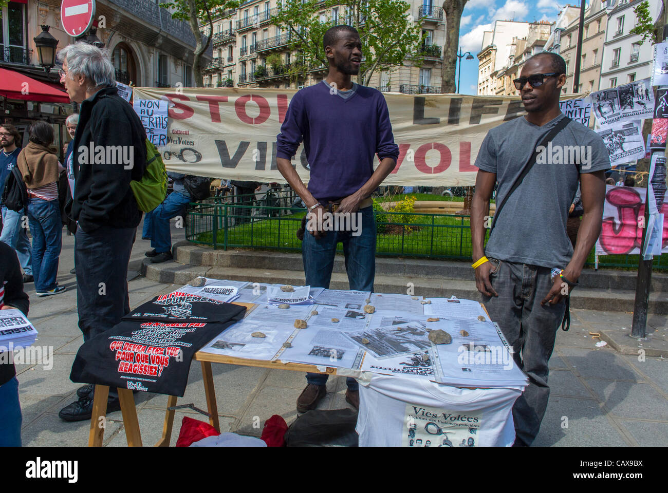 African immigrants paris hi-res stock photography and images - Alamy
