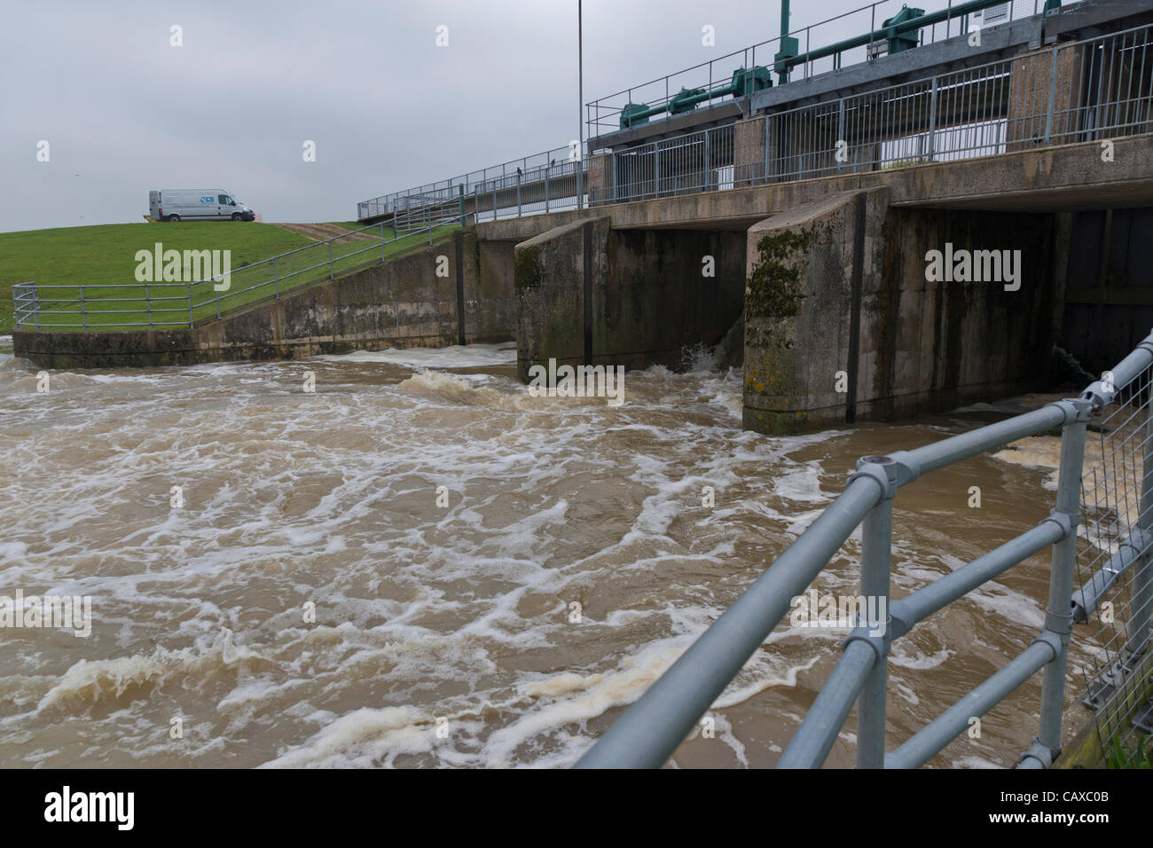 River Nene. Weston Favell Barrage Gate. Northampton Northamptonshire UK ...