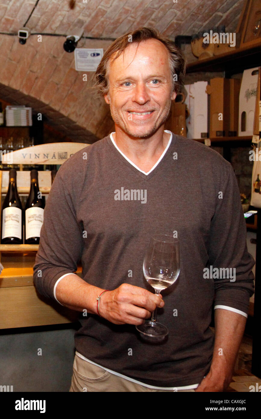 Actor Karel Roden introdeces his exclusive wines 2011 in the Gallery of ...