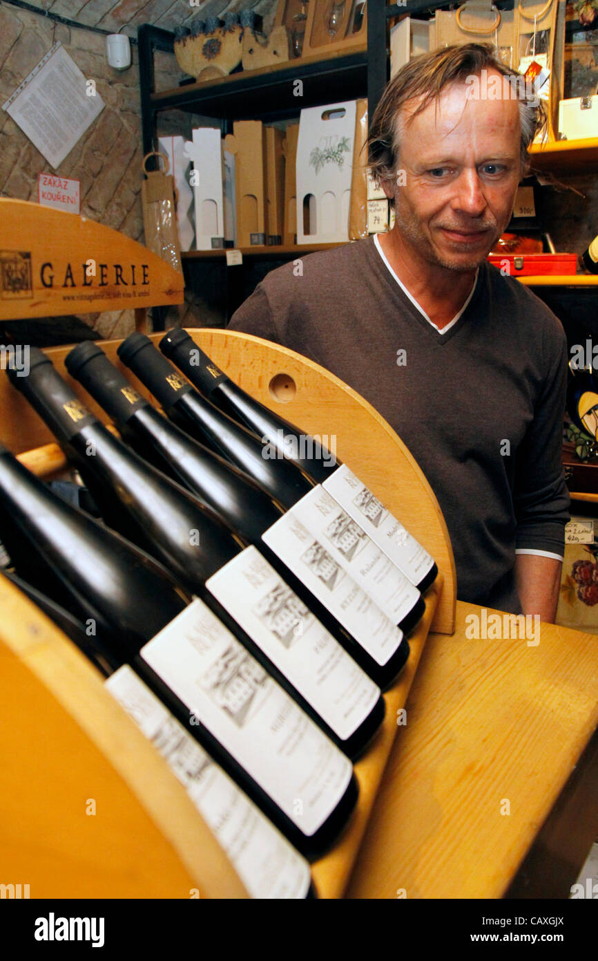 Actor Karel Roden introdeces his exclusive wines 2011 in the Gallery of ...