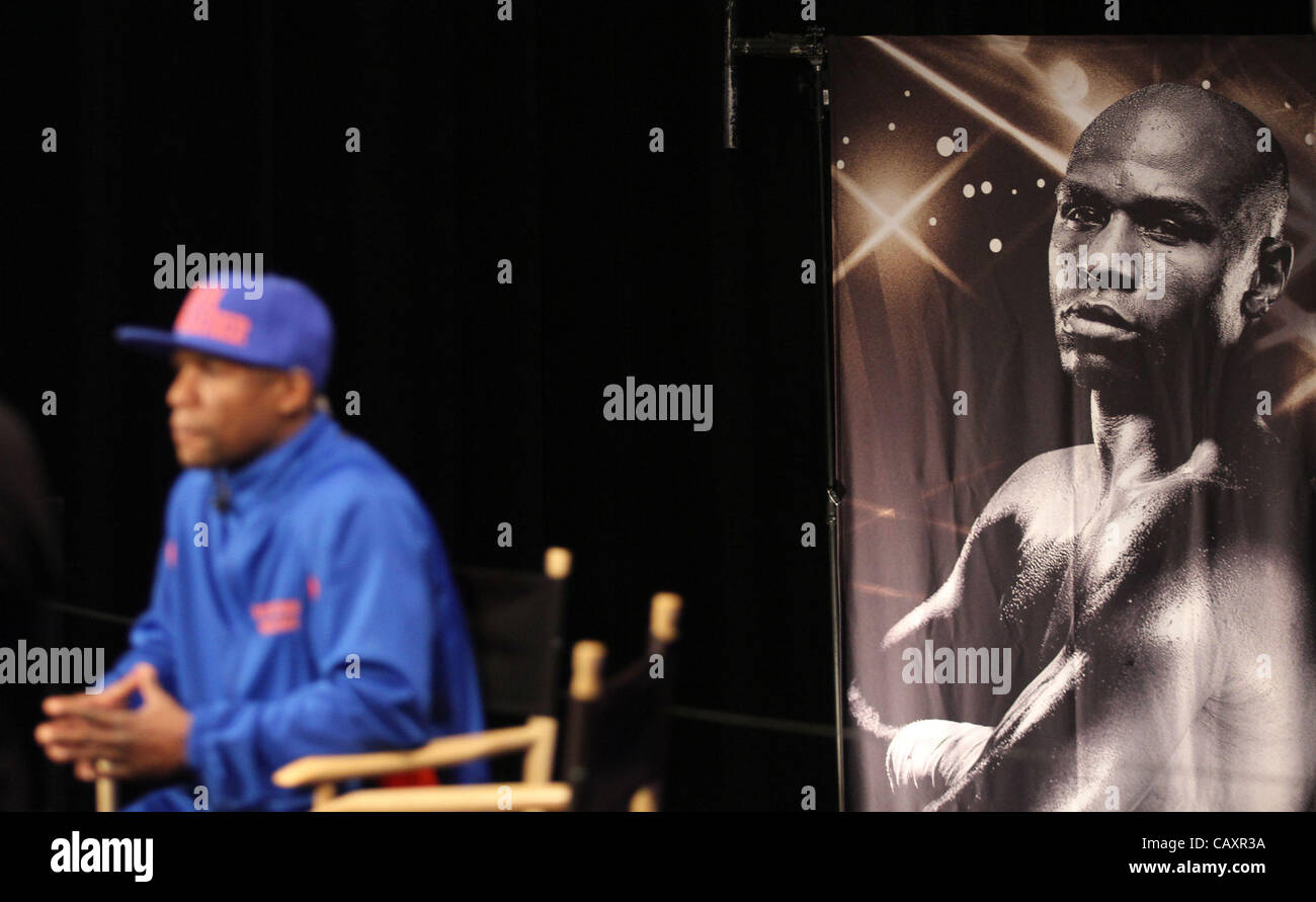 Floyd mayweather sits hbo interview hi-res stock photography and images ...