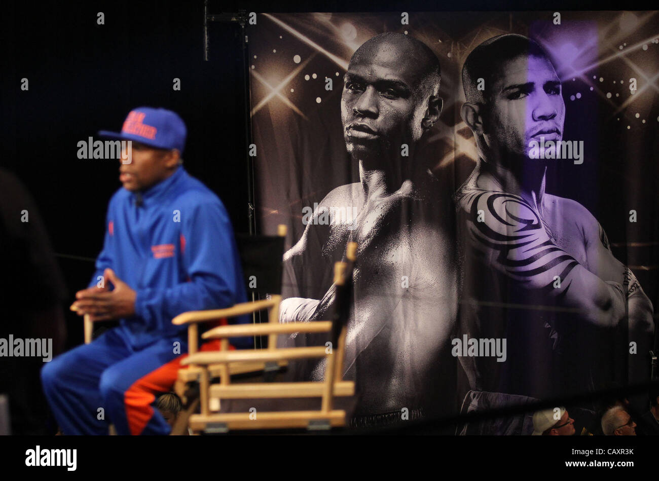 Floyd mayweather sits hbo interview hi-res stock photography and images ...