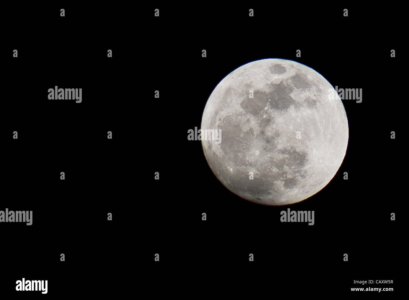 The biggest full moon of 2012, is called the ‘Supermoon’ or perigee ...