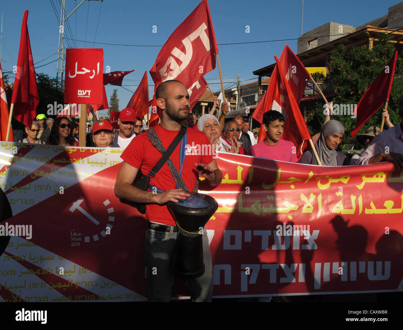 Israeli Arabs taking part in a solidarity rally with the Syrian ...