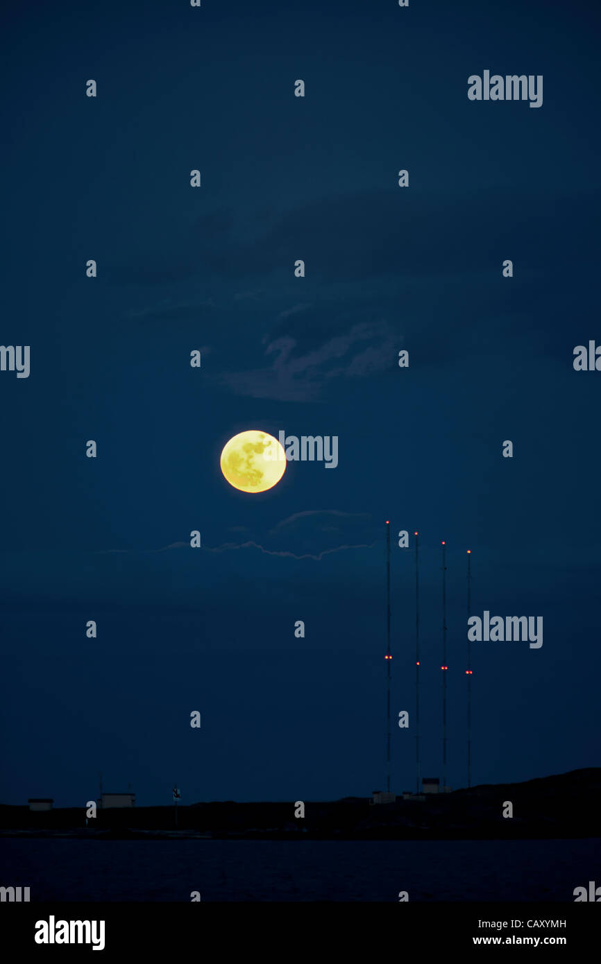 Full Moon in perigee over Trial Island. Victoria, BC, Canada Stock ...