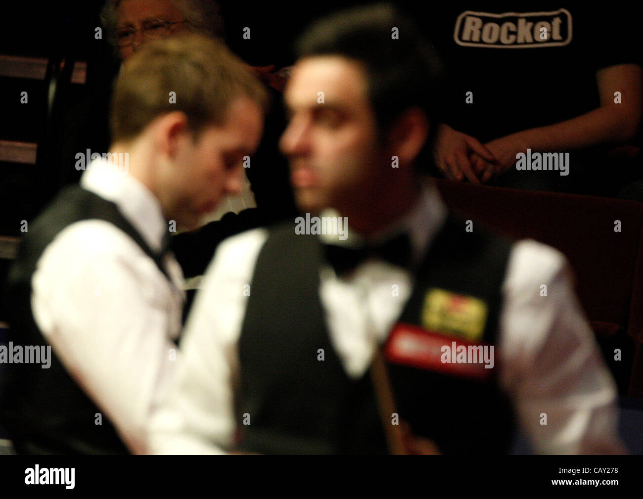 Ronnie Osullivan In Action Against Ali Carter In The World Snooker