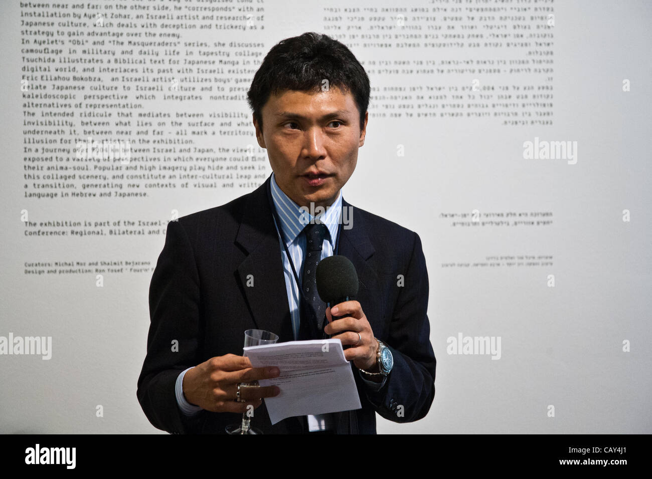 Shimane Tomoaki (R), First Secretary and Chief Press and Cultural ...