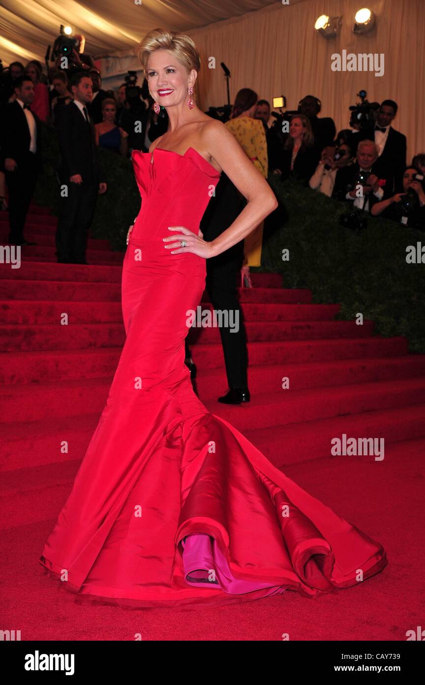 Nancy odell schiaparelli and prada hi-res stock photography and images ...