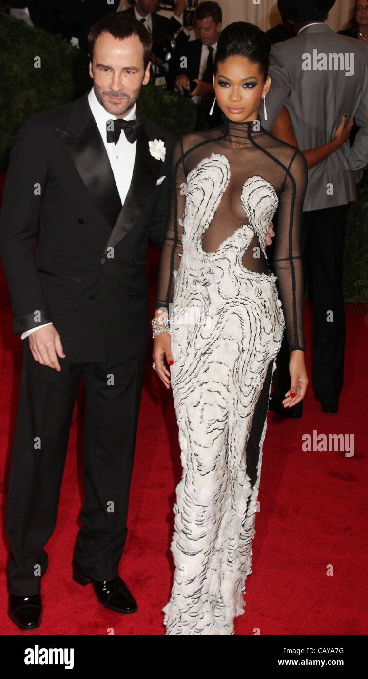 Tom ford chanel iman schiaparelli hi-res stock photography and images ...