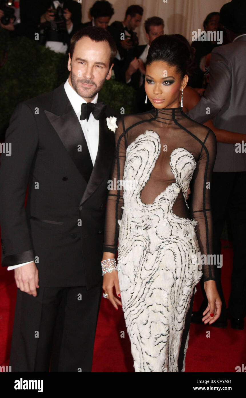 Tom ford chanel iman schiaparelli hi-res stock photography and images ...