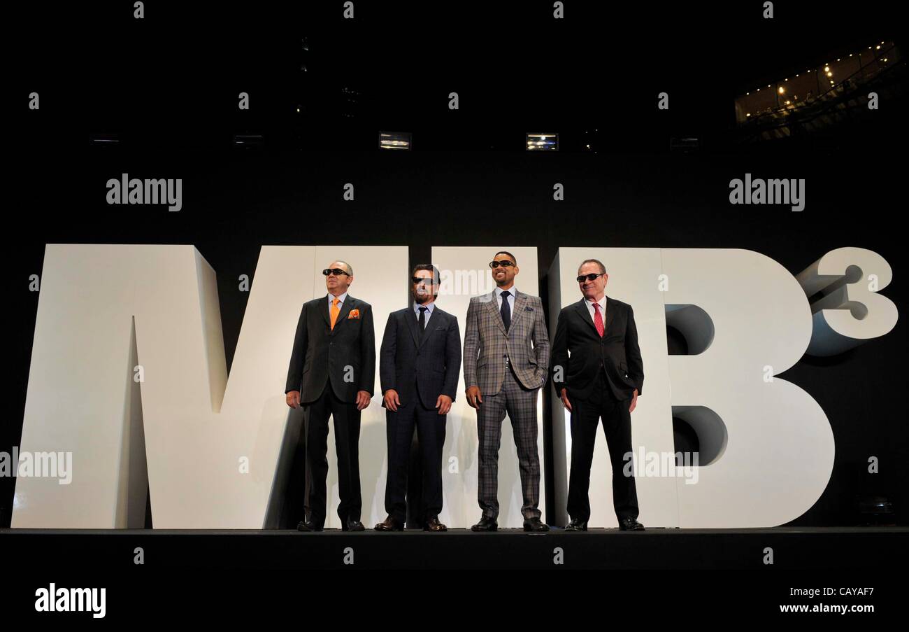 Tommy lee jones and josh brolin hi-res stock photography and images - Alamy