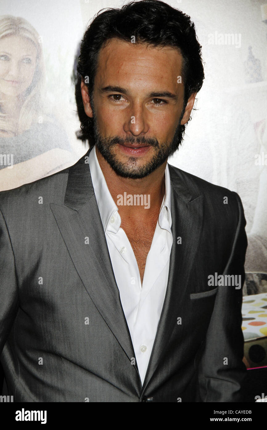 May 8, 2012 - New York, New York, U.S. - Rodrigo Santoro arrives for ...