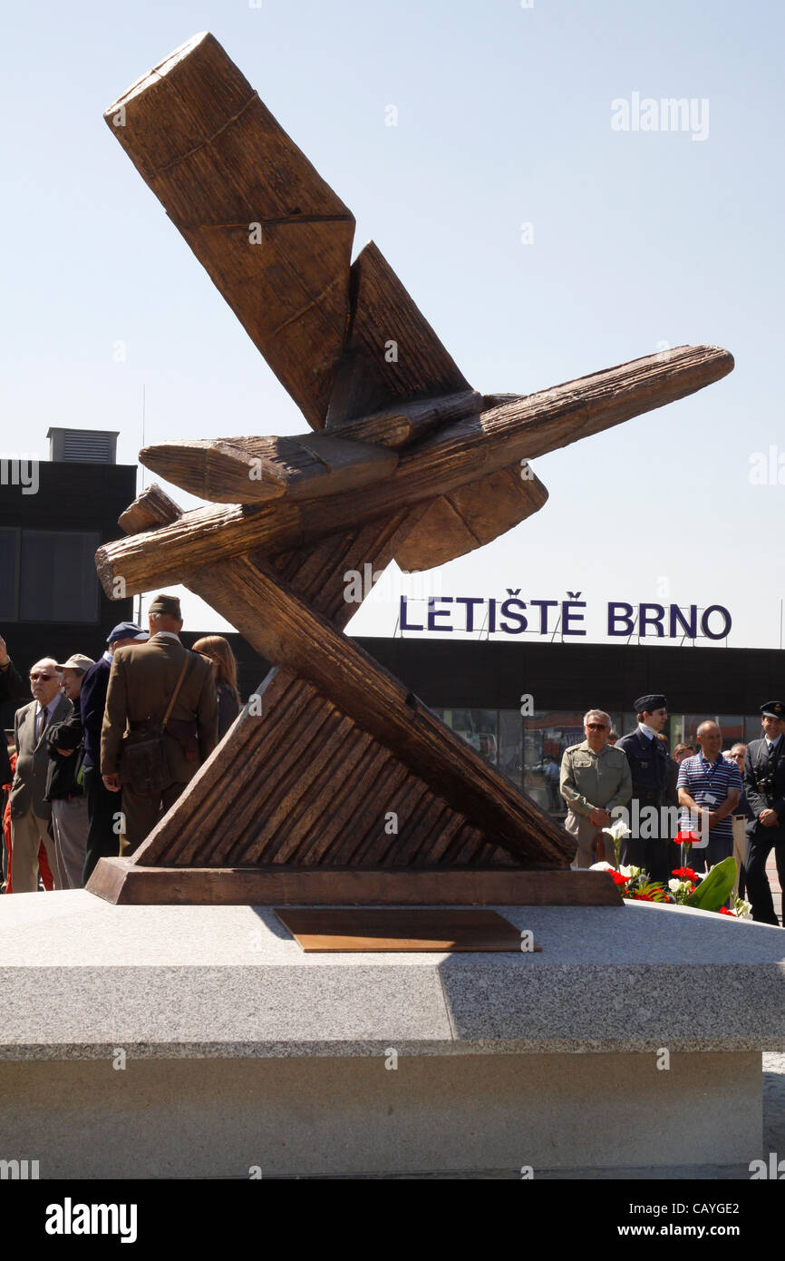 The statue commemorating the Czech and Slovak pilots of World War II ...