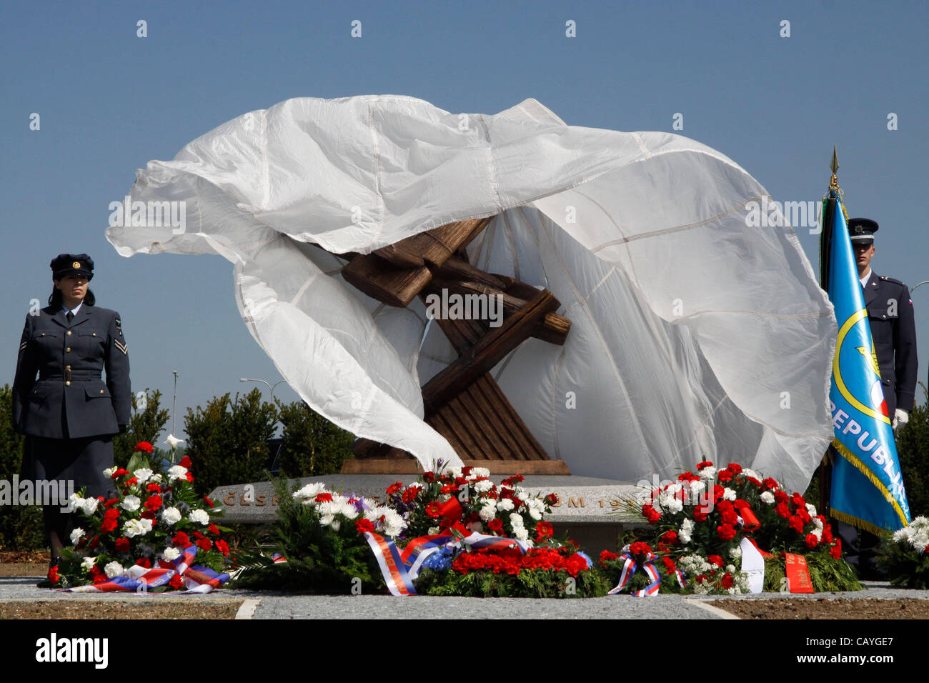 The statue commemorating the Czech and Slovak pilots of World War II ...