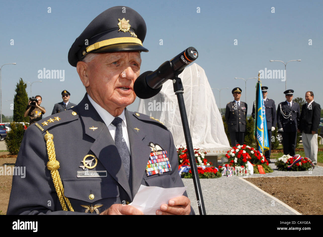 The statue commemorating the Czech and Slovak pilots of World War II ...