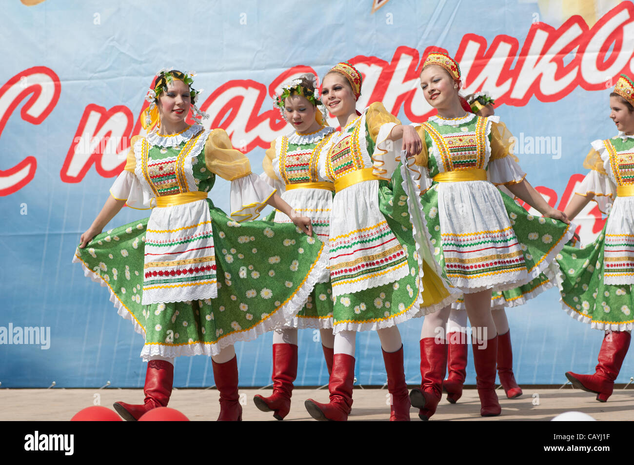 PODOLSK - MAY 9: Unidentified artists of ensemble of national dance ...