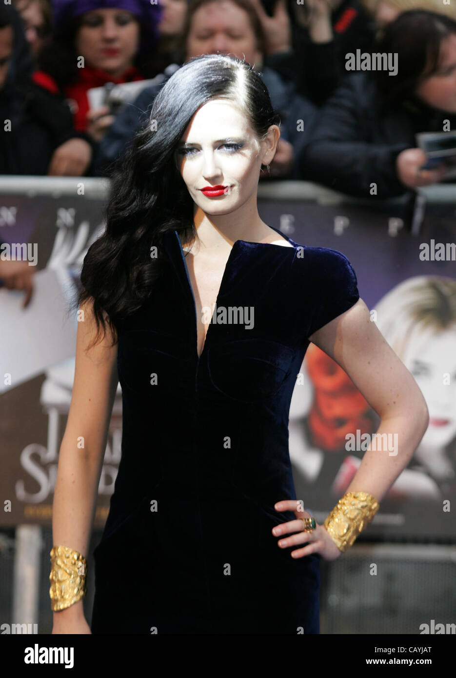 Dark shadows eva green hi-res stock photography and images - Alamy