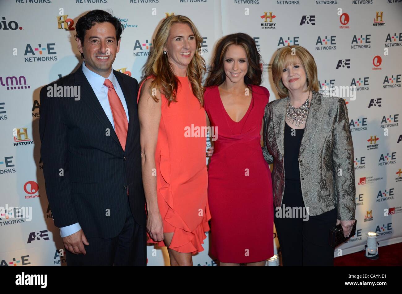 Robert Sharenow, Nancy Dubuc, Jennifer Love Hewitt, Abbe Raven at a ...