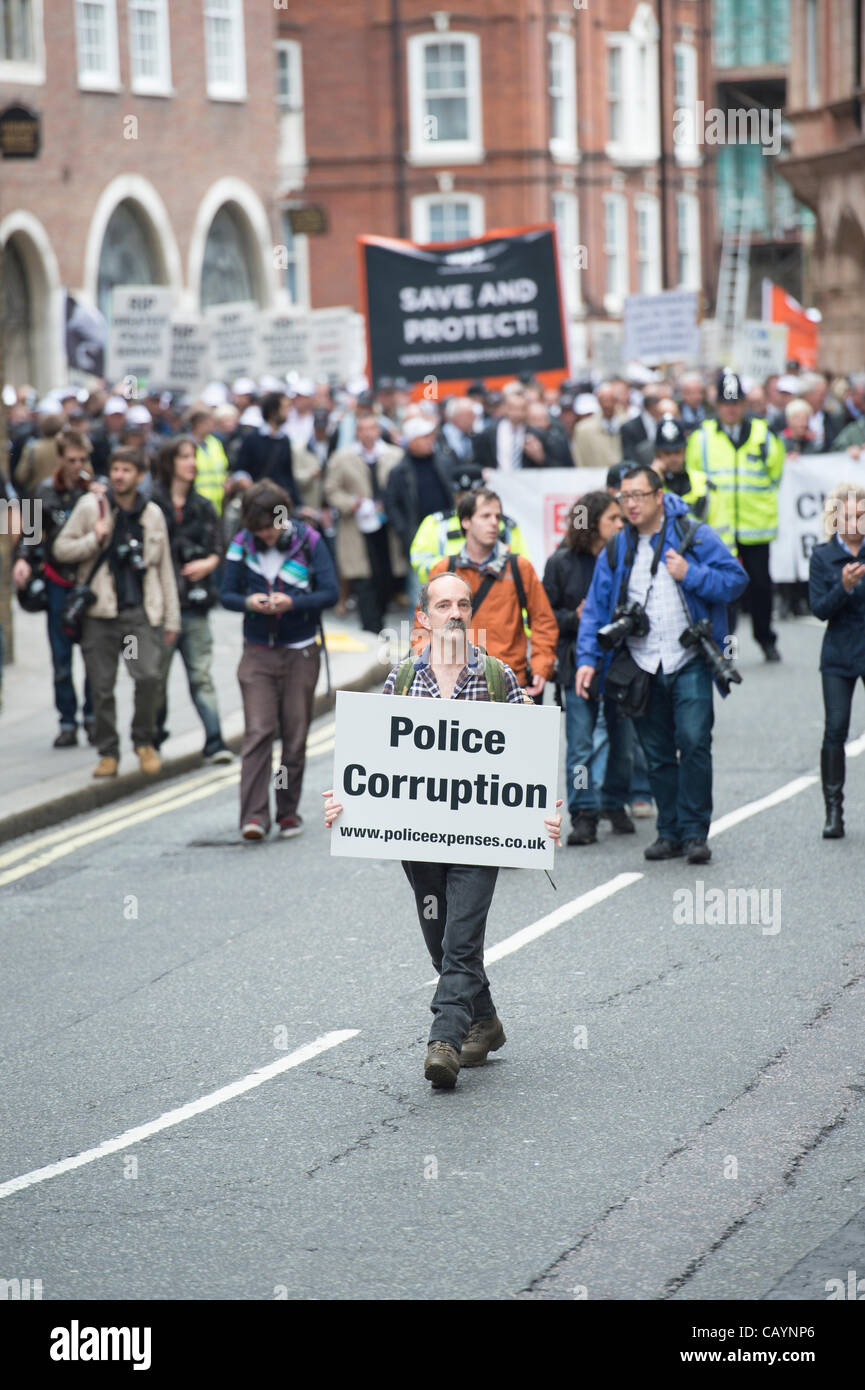 UK police officers marching in central London against the 20% cuts in ...