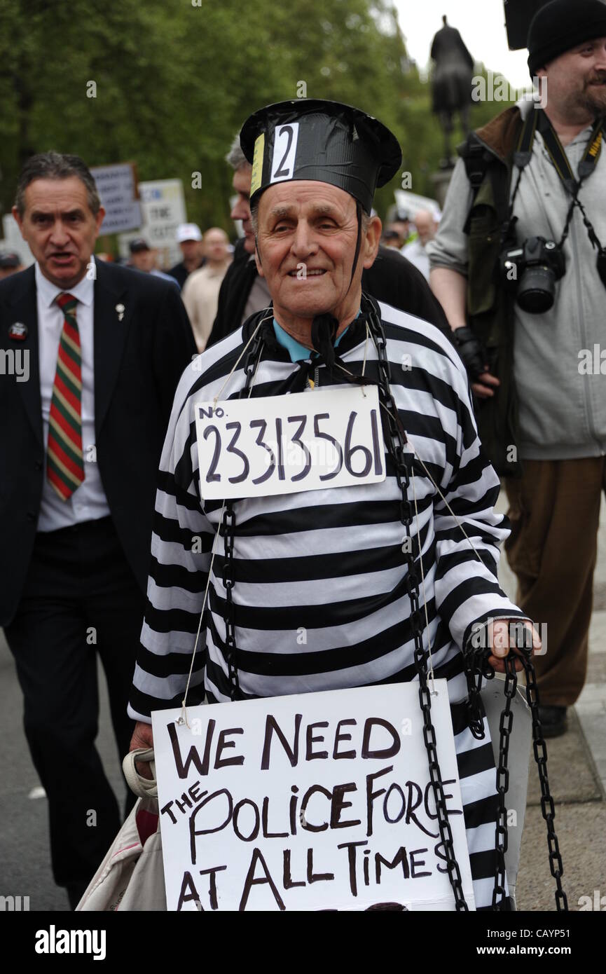 Prisoner officers hi-res stock photography and images - Alamy