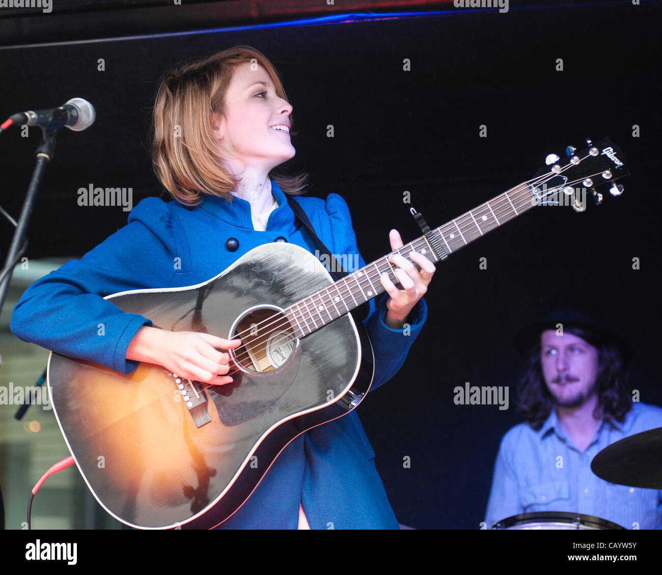 Emma Louise plays The Festival Hub, Jubilee Square , Brighton on 10th ...