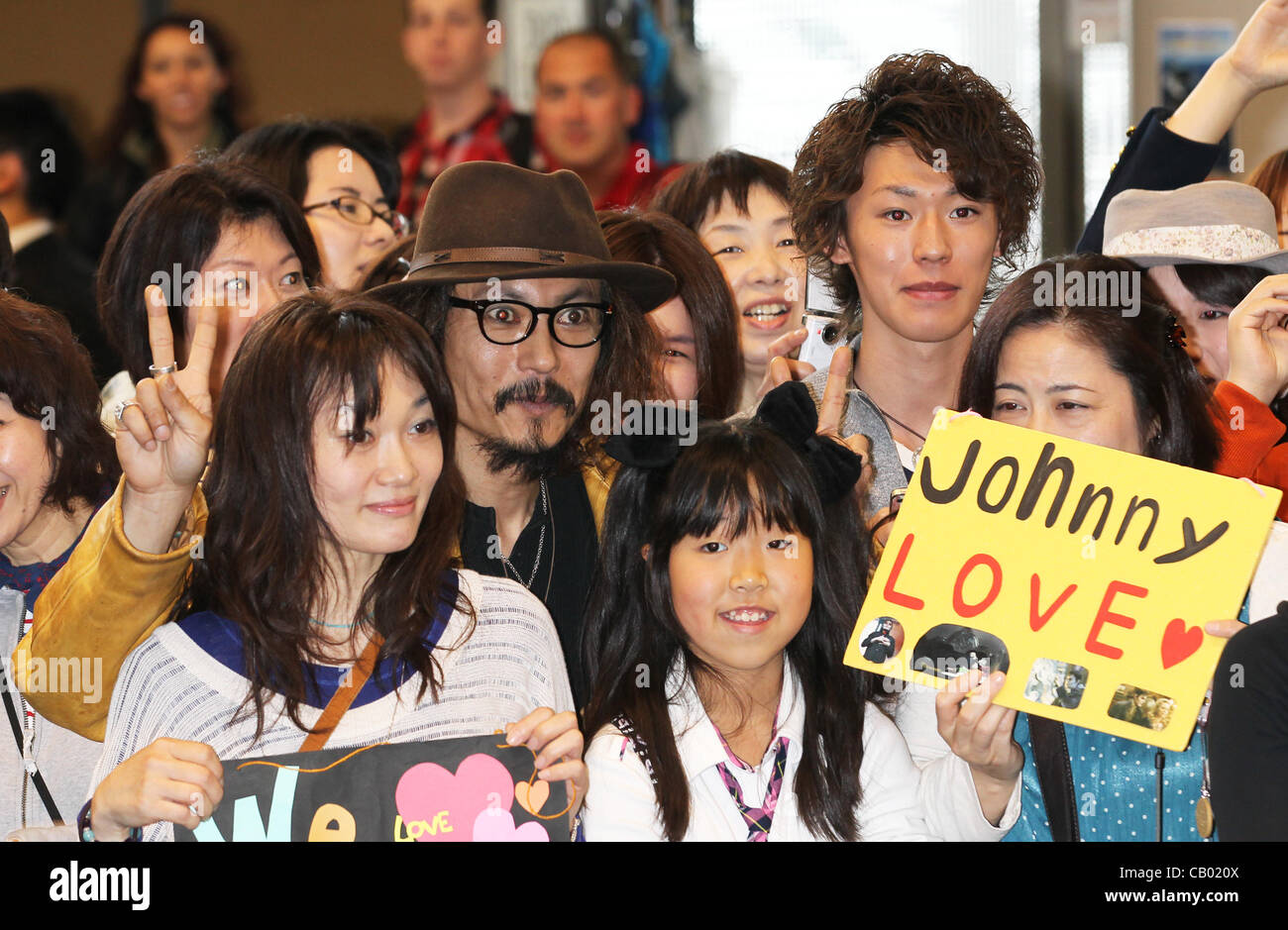 May 12, 2012 - Narita, Japan - Fans cheer actor JOHNNY DEPP Johnny on ...