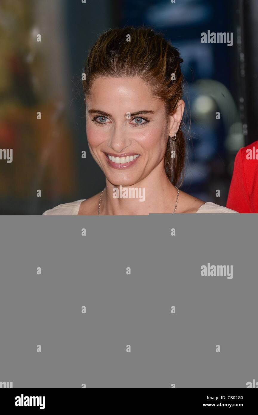 Amanda Peet, speaks at an United Nations Foundation Shot@Life Campaign ...