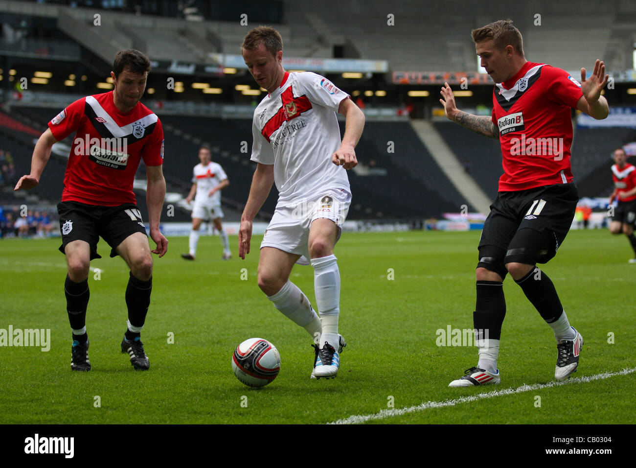 Mk dons dean bowditch hi-res stock photography and images - Alamy