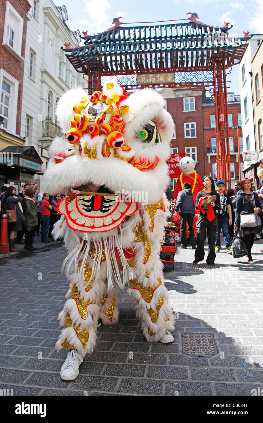 Lion dance parade hi-res stock photography and images - Alamy