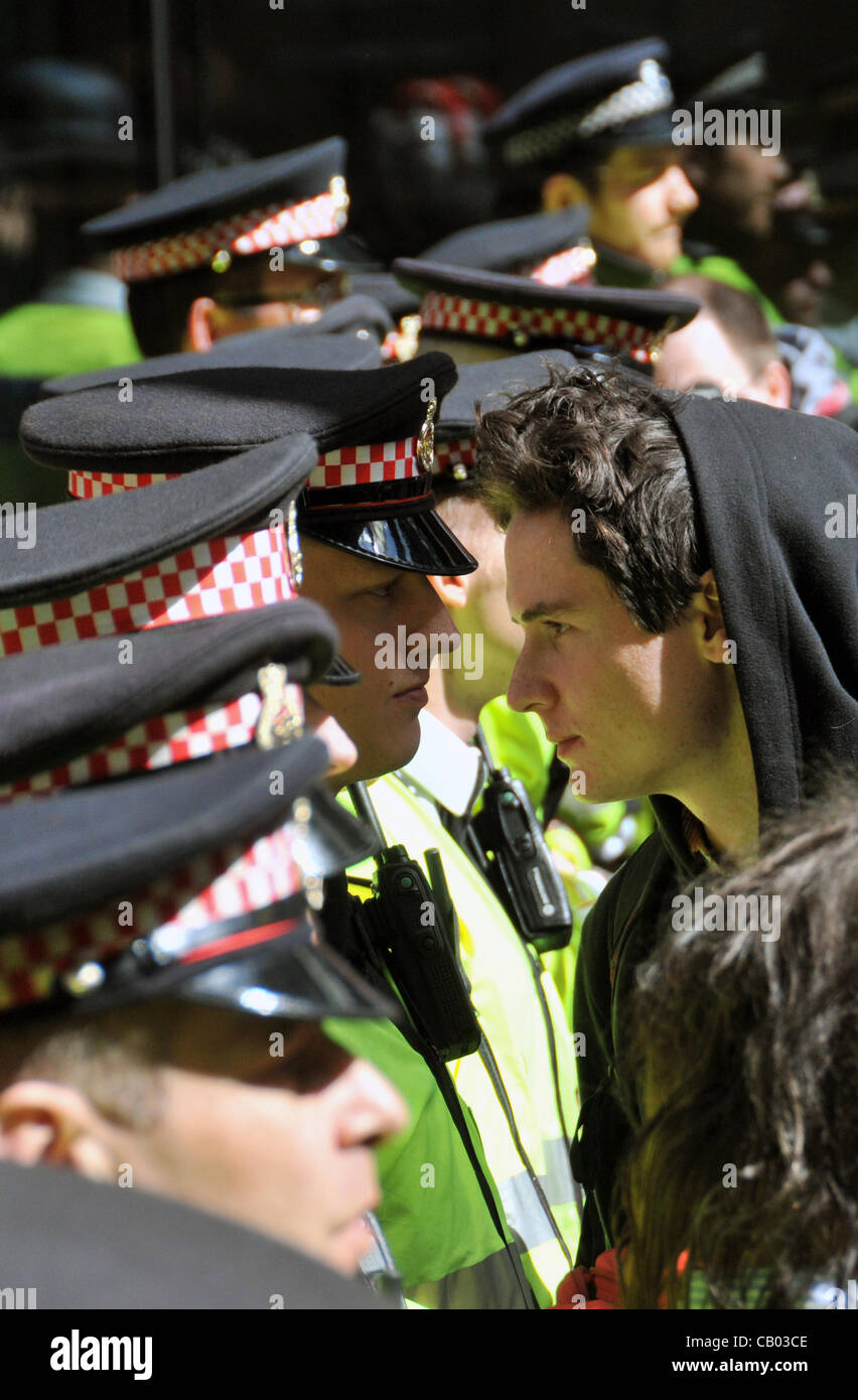 Police confrontation with demonstrators hi-res stock photography and ...