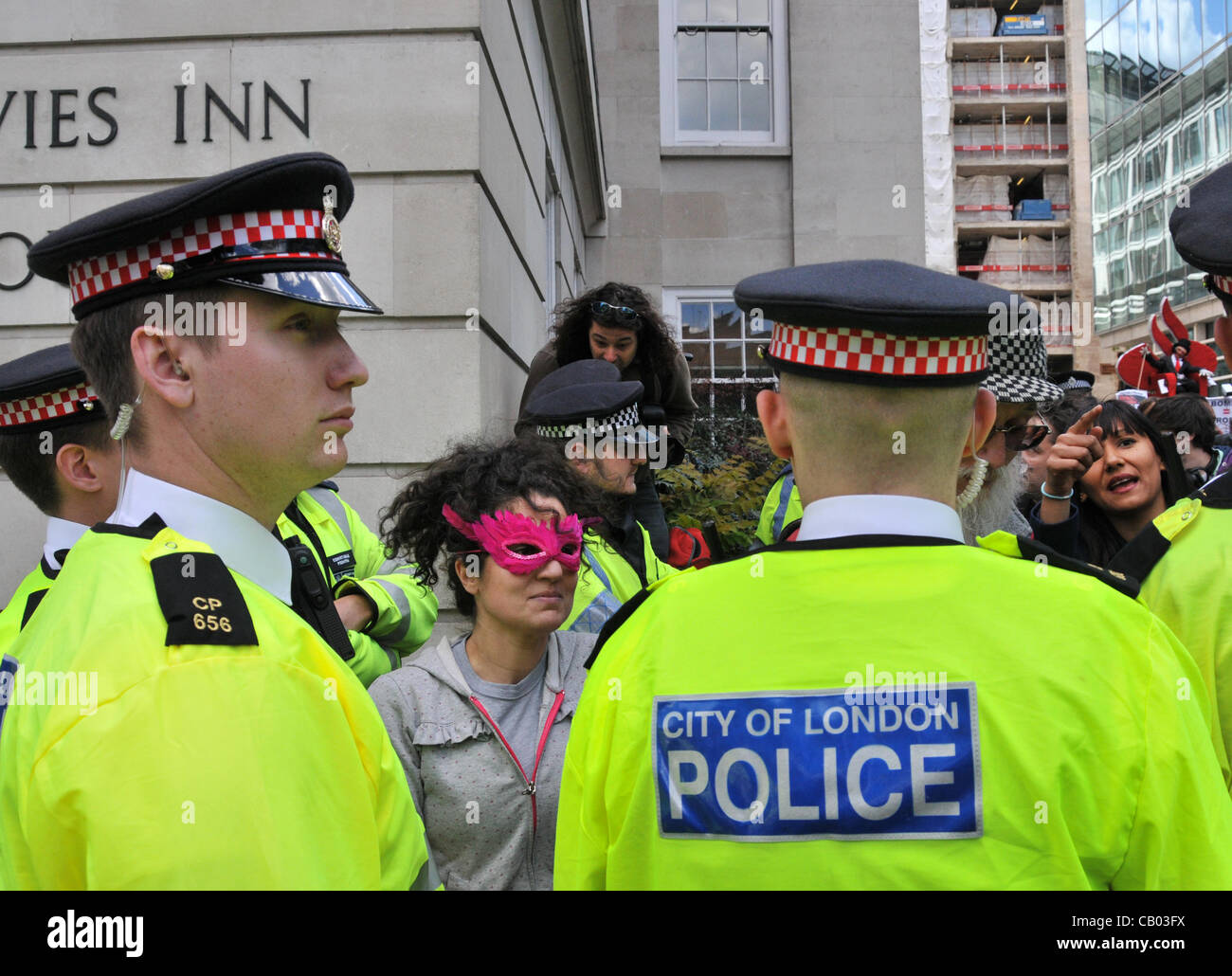 Occupy London demonstrators and police officers at the end of Fetter ...