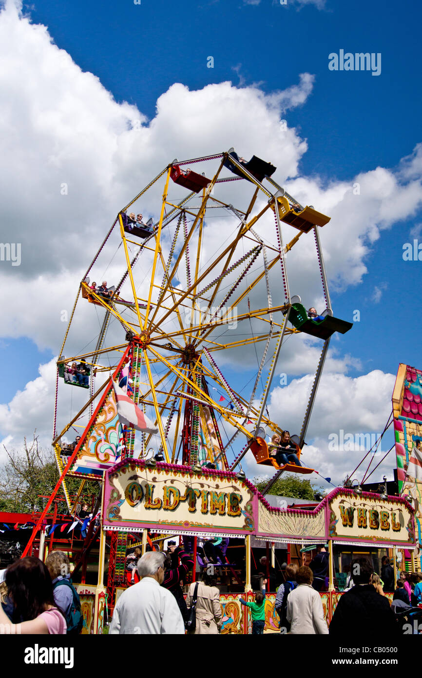 Fairground family hi-res stock photography and images - Alamy