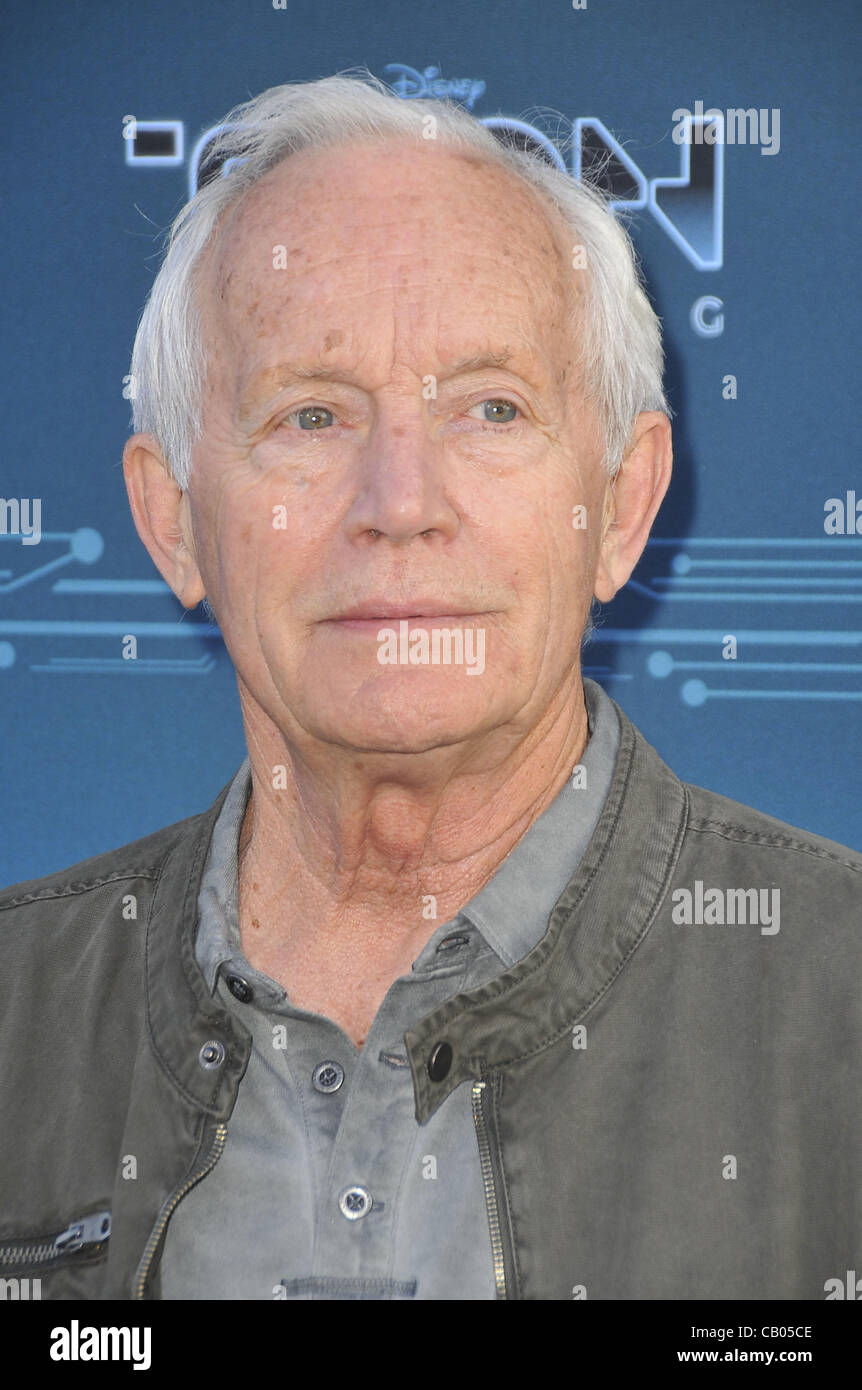 Lance henriksen tron hi-res stock photography and images - Alamy