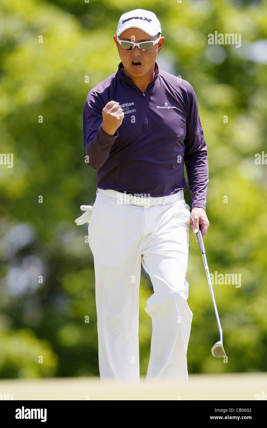 Toru Taniguchi, MAY 13, 2012 - Golf : Toru Taniguchi reacts his birdie ...