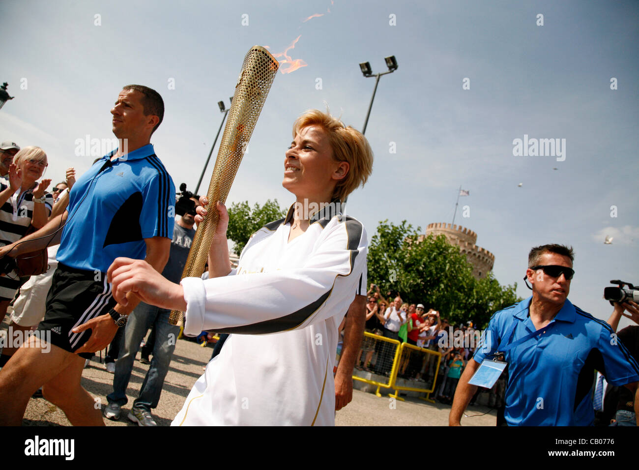 The Olympic flame arrives in Thessaloniki. The torchbearer, Yota ...